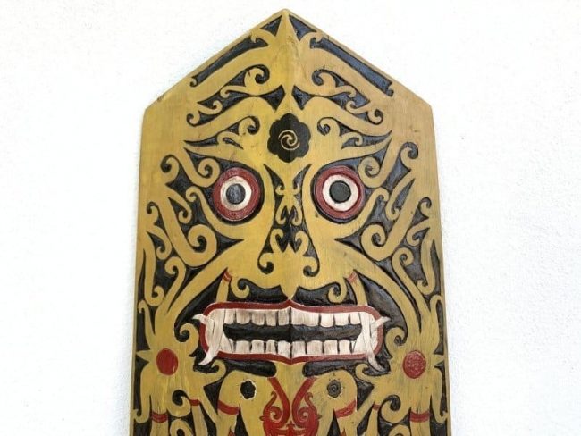 Wood Painting Native Armor Tribal Shield Headhunter Borneo carving